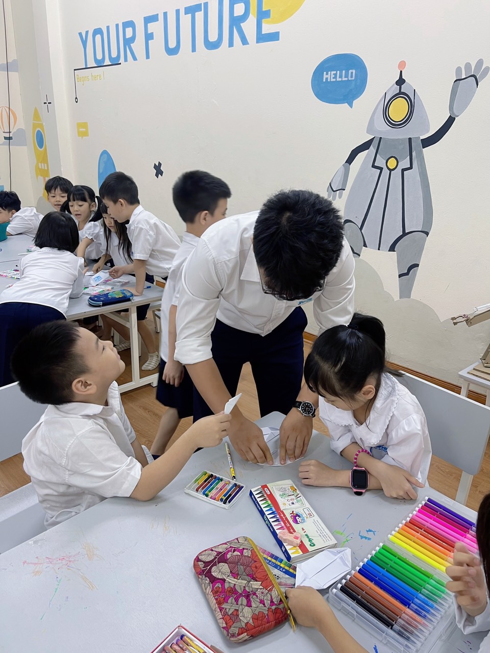 TRẢI NGHIỆM STEAM GẤP GIẤY ORIGAMI THUYỀN 2 MUI CÙNG LỚP 1A1 - Trường ...